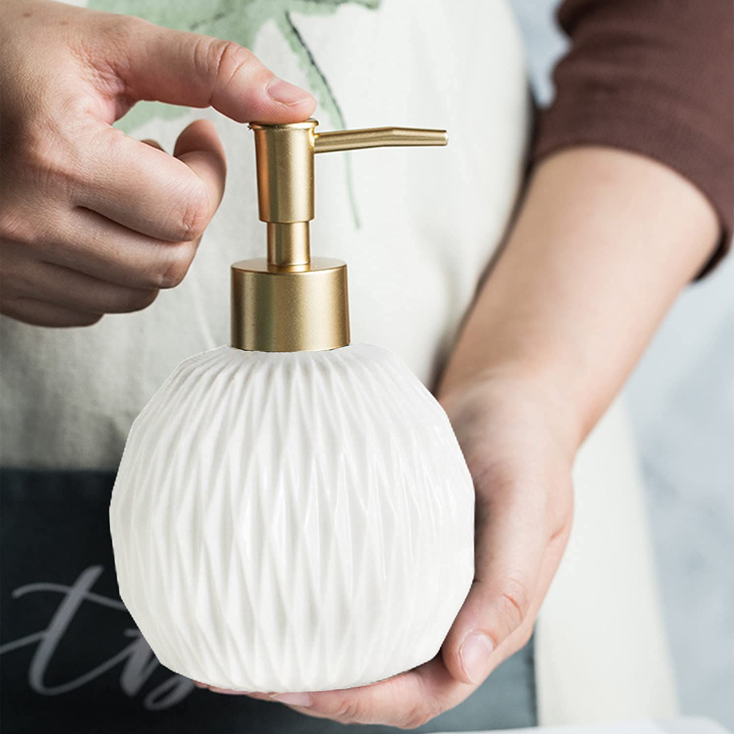 Ceramics Gold Soap Dispenser for Bathroom, Relief Soap Dispenser for Kitchen Sink, 400ml/13.5Oz Refillable Liquid Hand Soap Dispenser with Gold Pump (White)