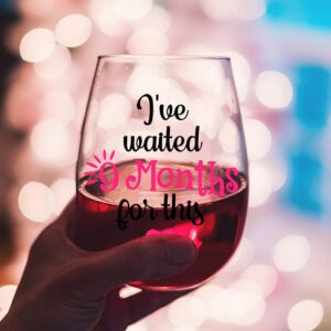 DYJYBMY I've Waited 9 Months For This Wine Glass, Funny New Mom Stemless Wine Glass, Pregnancy Gift for First Time Moms, Baby Shower Presents, Pregnancy Announcement Gift, New Mommy Gift