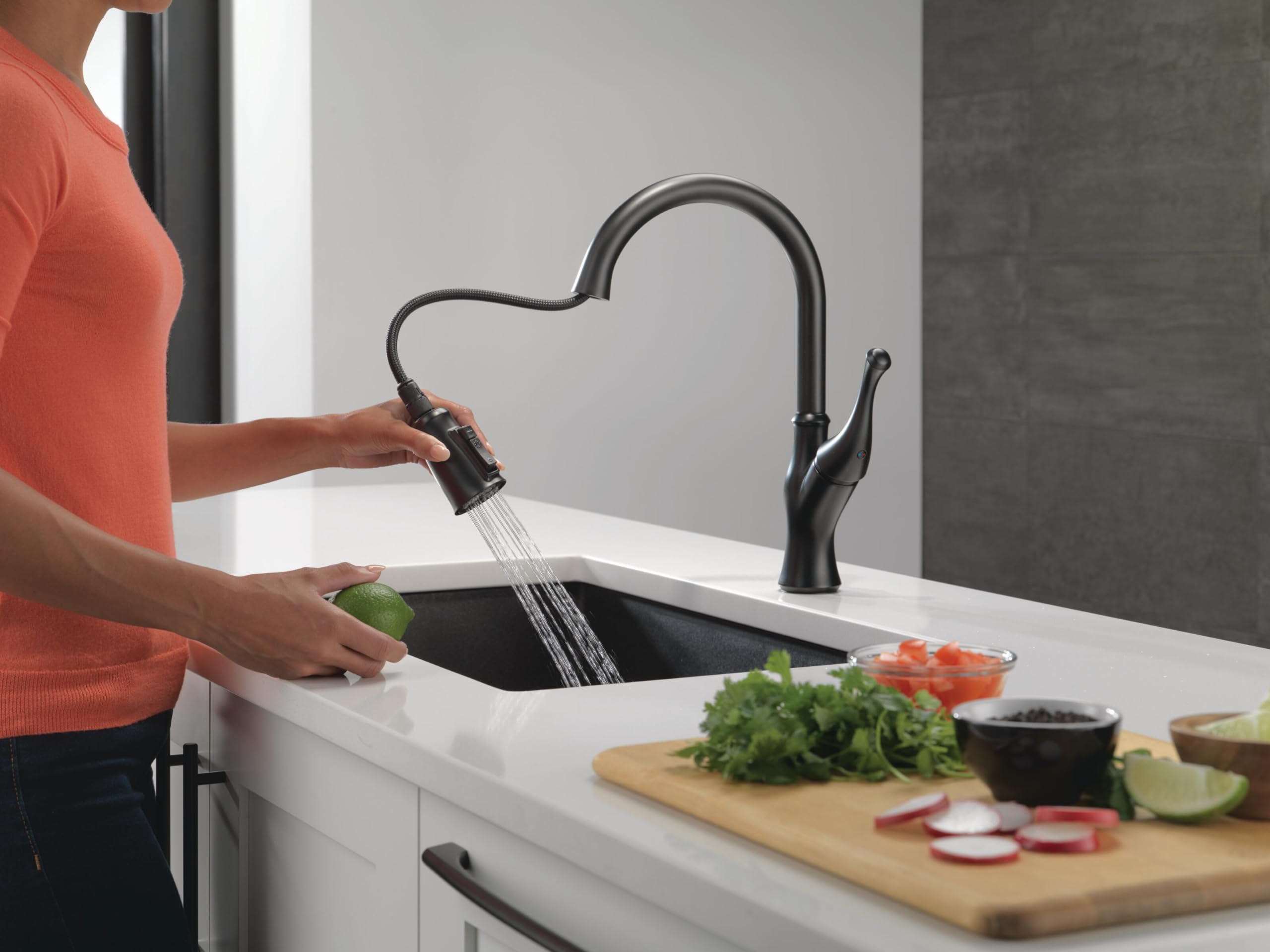 Delta Faucet Ophelia Matte Black Kitchen Faucet Black, Kitchen Faucets with Pull Down Sprayer, Kitchen Sink Faucet, Faucet for Kitchen Sink, Magnetic Docking Spray Head, Matte Black 19888Z-BL-DST