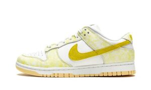 nike womens w dunk low dm9467 700 yellow strike - size 8w