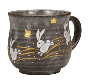 《kutani yaki (ware) 》japanese mug jumping rabbit