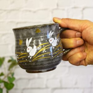 《Kutani yaki (ware) 》Japanese Mug Jumping Rabbit