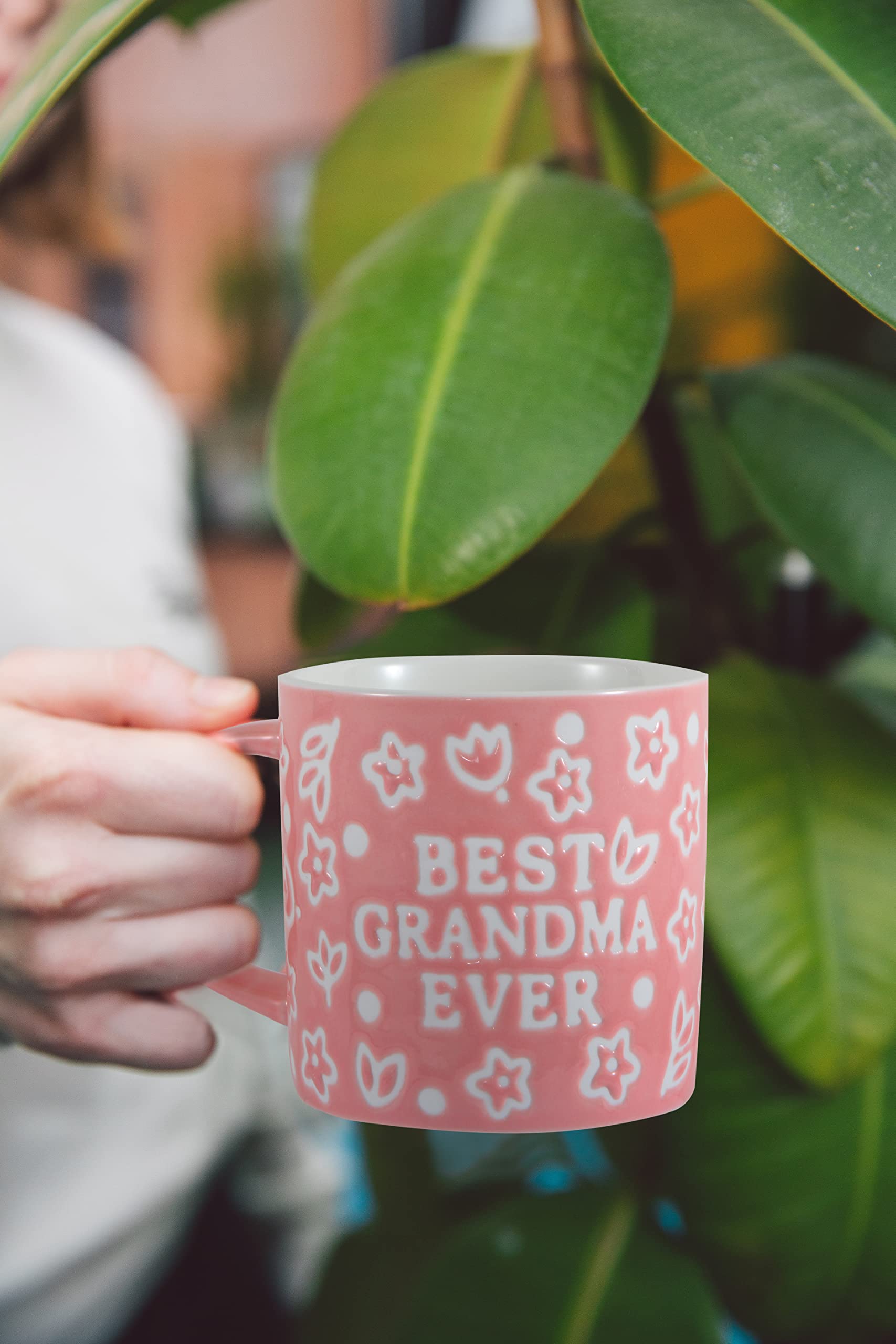 Tergi- Mothers Day Birthday Gifts for Grandma from Granddaughter Grandson - best grandma Ever Floral Embossed Pattern Ceramic Coffee Mug 13.5OZ