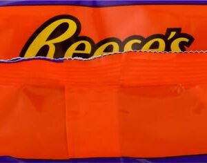 REESE'S Miniatures Milk Chocolate Peanut Butter Cups, Halloween Candy Bulk Bag, 31 oz