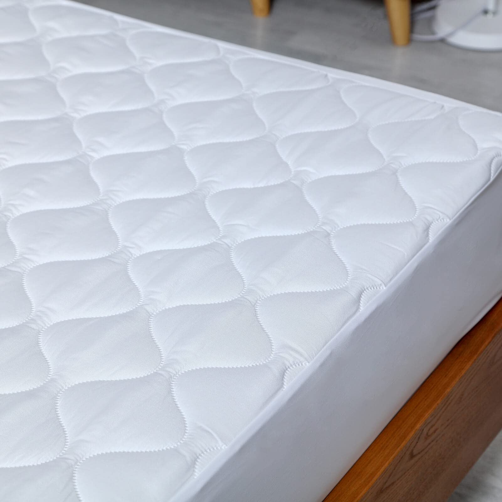 Waterproof Quilted RV Bunk Mattress Protector Pad for 30 x 75 Narrow Twin Camper Bed Padded Cot Size Matress Cover with Elastic Skirt White