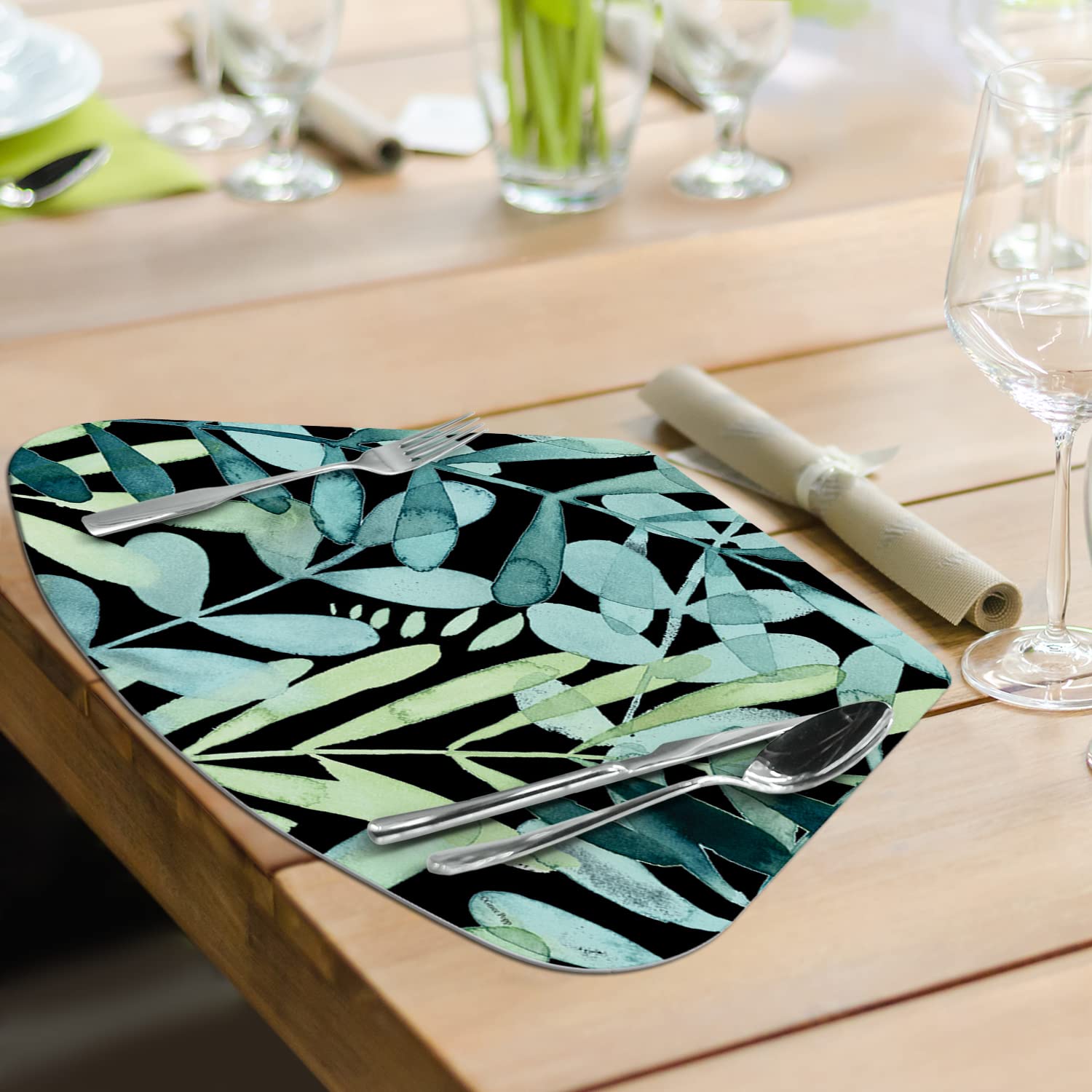 CounterArt Gossamer Palms 4 Pack Wedge Shaped Reversible Easy Care Flexible Plastic Placemats Made in The USA 17.75" x 11.25" Colorful, Reversible, Easily Wipes Clean