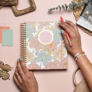 KITLIFE 2023 Keeping it Together Daily Planner | Chic Women’s Planner with Monthly Calendar – Spiral Bound Hardcover Appointment Book – Schedule Your Business Day – Agenda with Premium Paper, Floral