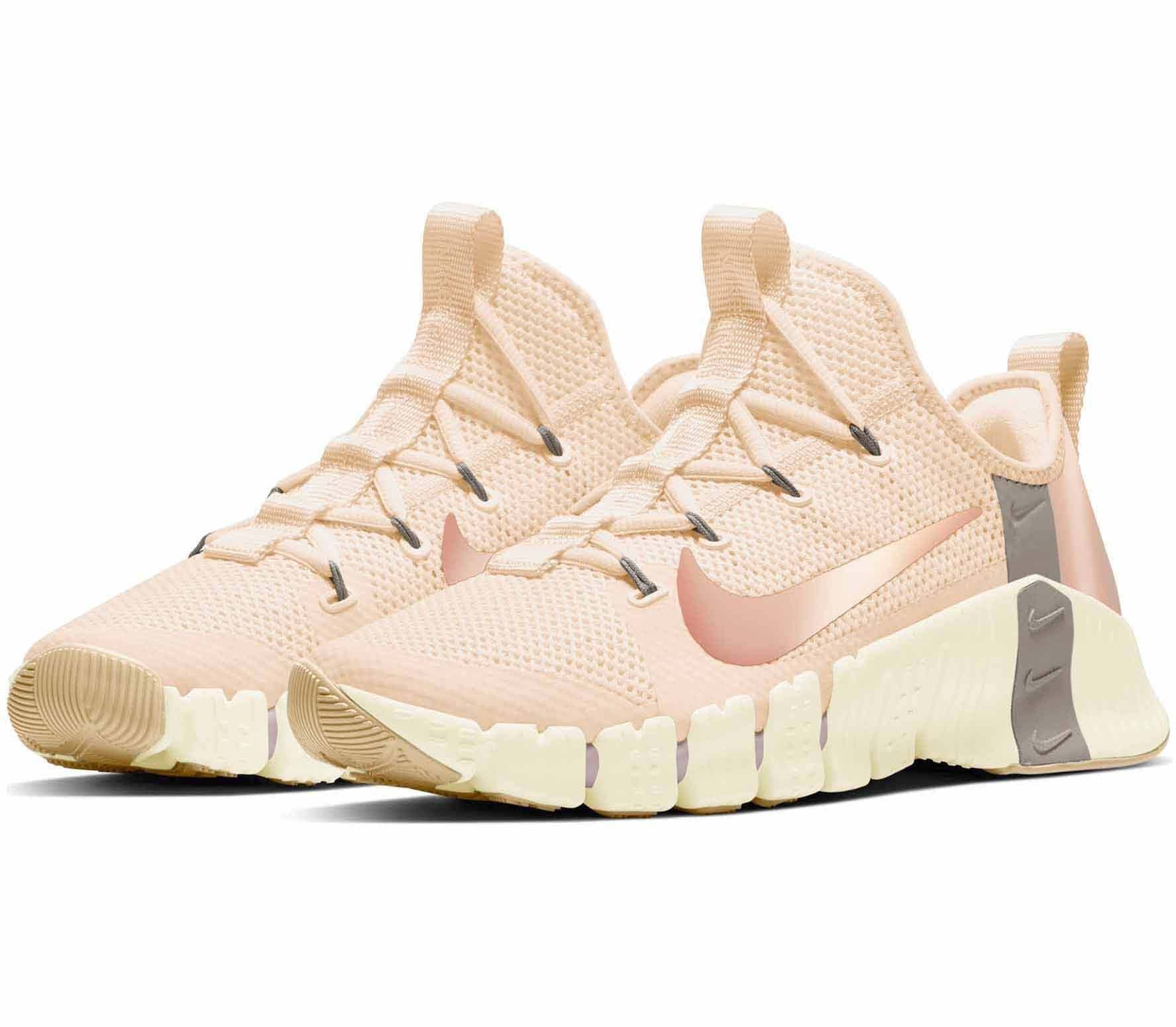 Nike Women's Running Free Metcon 3 Shoes Guava Ice/Metallic Red Bronze (us_Footwear_Size_System, Adult, Women, Numeric, Medium, Numeric_11)