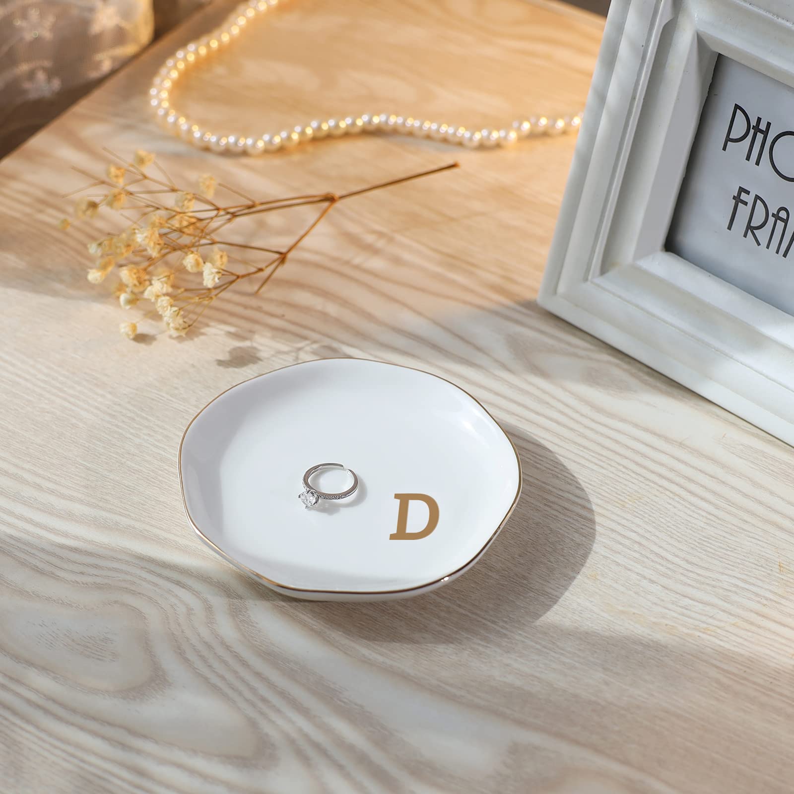 VINCOMIC Initials Ring Dish Jewery Tray with Personalized D-Monogrammed Gifts Wedding Engagement for Women Friends sister,Ceramic White