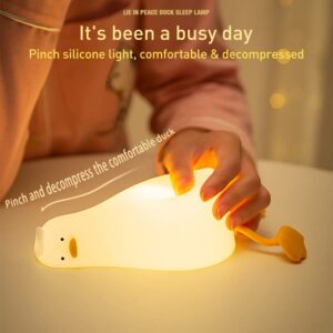 TOOGE LED Duck Night Light Cute Small Lamp Night Light for Kids 3 Levels Dimmable Nursery Nightlight with Timer Silicone Squishy Duck Portable Rechargeable Touch Bedside Lamp