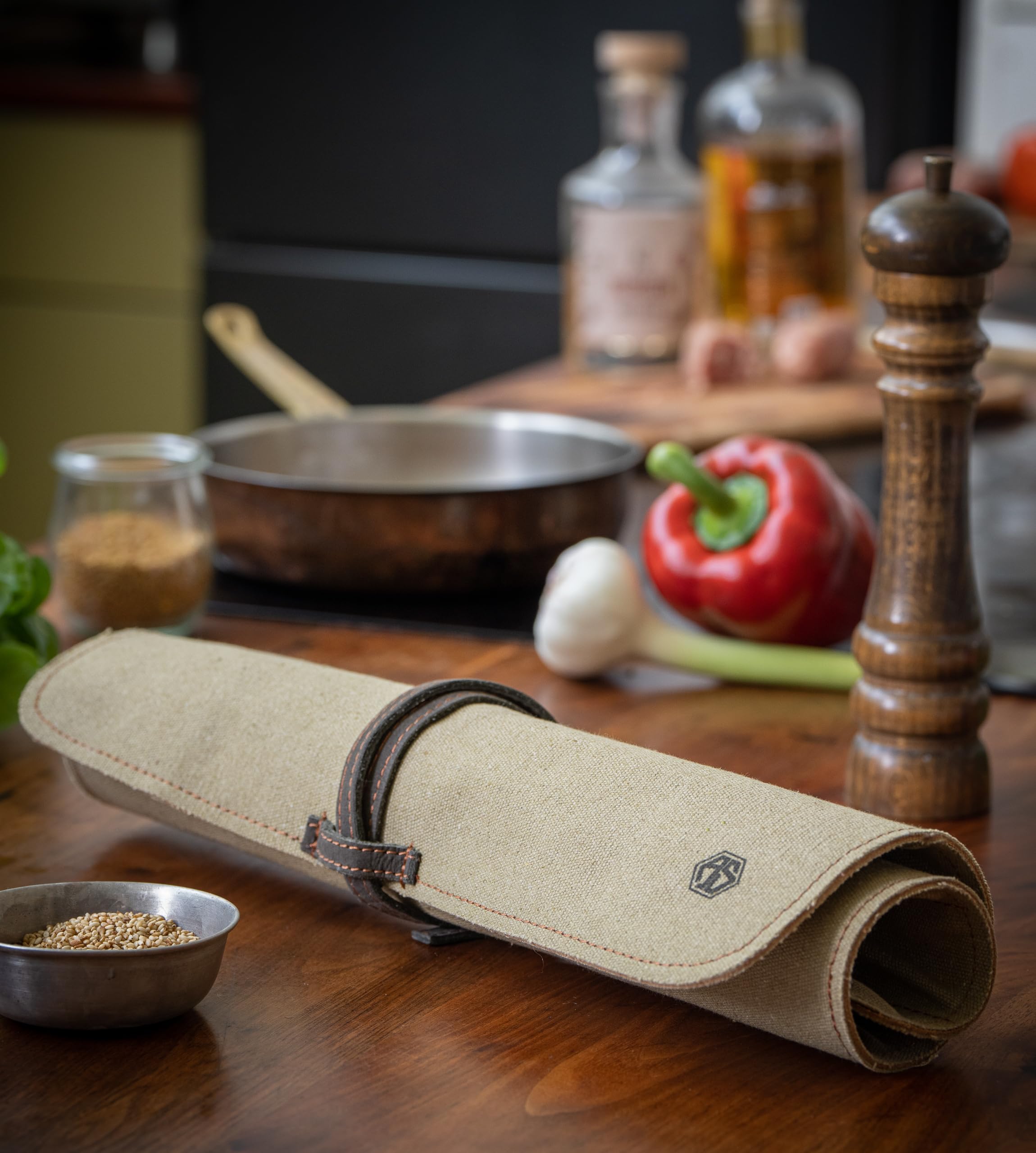 Angus Stoke Knife Bag made of durable Canvas & genuine buffalo Leather - Chef's Knife Roll Case for Cooking, Camping & BBQ - Knives storage Neil (Beige)