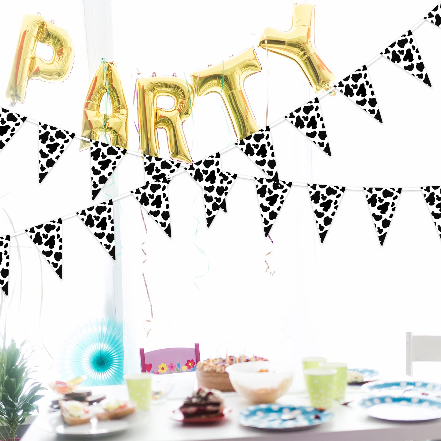 52.5 Ft Cow Print Pennant Bannars, Reusable Cow Pennant Bannar for Farm Theme Party, Uniquely Designed Cow Print Birthday Party Supplies, Cute Cow Pennant Flags for Party Decorations