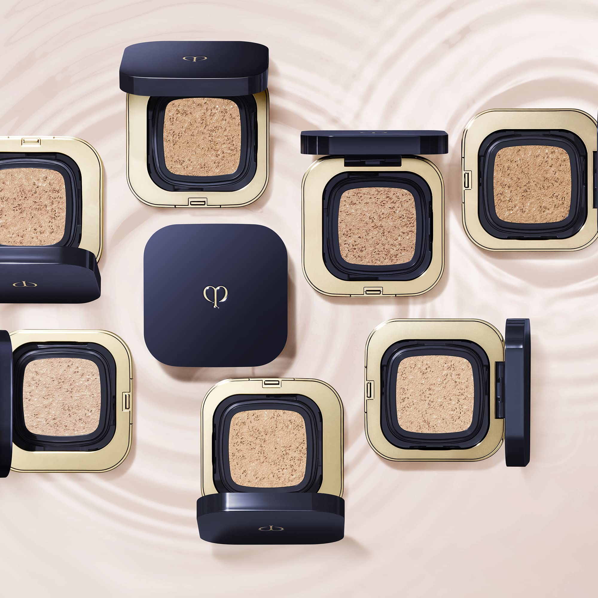 Clé de Peau Beauté, Radiant Cushion Foundation Dewy, Very Light Ivory