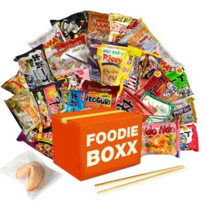 foodie boxx asian instant ramen noodles variety pack with cookies & chopsticks (original)