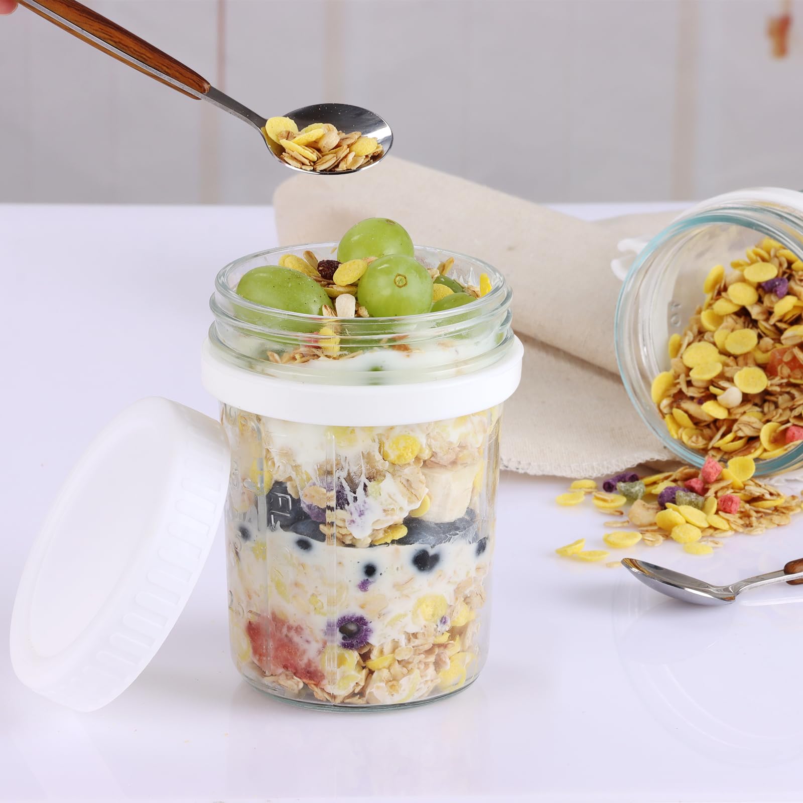 Woisut Overnight Oats Containers with Lids and Spoons, 2 Pack Large Capacity Overnight Oats Jars with Measurement Marks, 16 oz Glass Storage Container Airtight Jars for Cereal Milk Fruit Salad, White