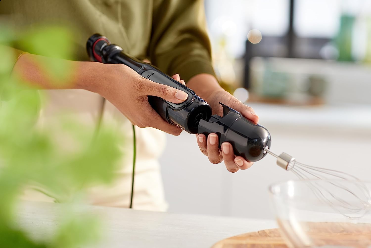 Philips ProMix Viva Collection Handblender, 300W Blending Power, SpeedTouch, ProMix Technology, Easy & Intuitive, On-the-Go Tumbler, Black, (HR2627/91)