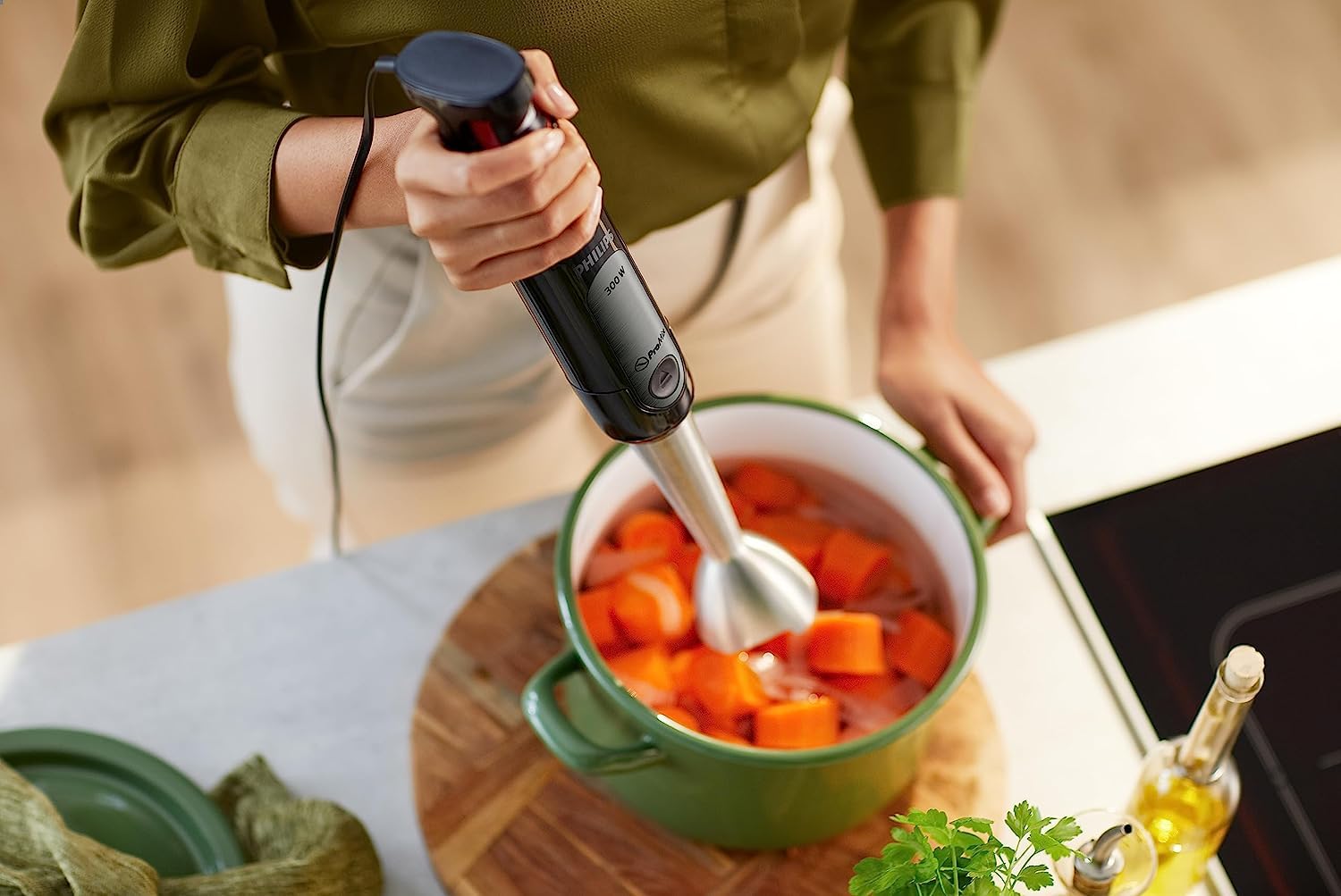 Philips ProMix Viva Collection Handblender, 300W Blending Power, SpeedTouch, ProMix Technology, Easy & Intuitive, On-the-Go Tumbler, Black, (HR2627/91)