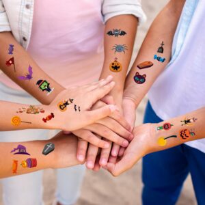 208 Pcs Halloween Scar Temporary Tattoos for Kids， Halloween Assorted Treat or Trick Halloween Fake Tattoo Stickers for Boys Girls Goody Bag Stuffers Prizes Party Favors