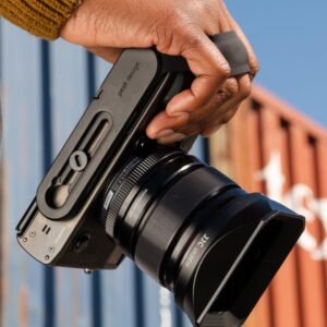 Peak Design Micro Clutch I-Plate mirrorless camera finger strap