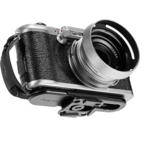 Peak Design Micro Clutch I-Plate mirrorless camera finger strap