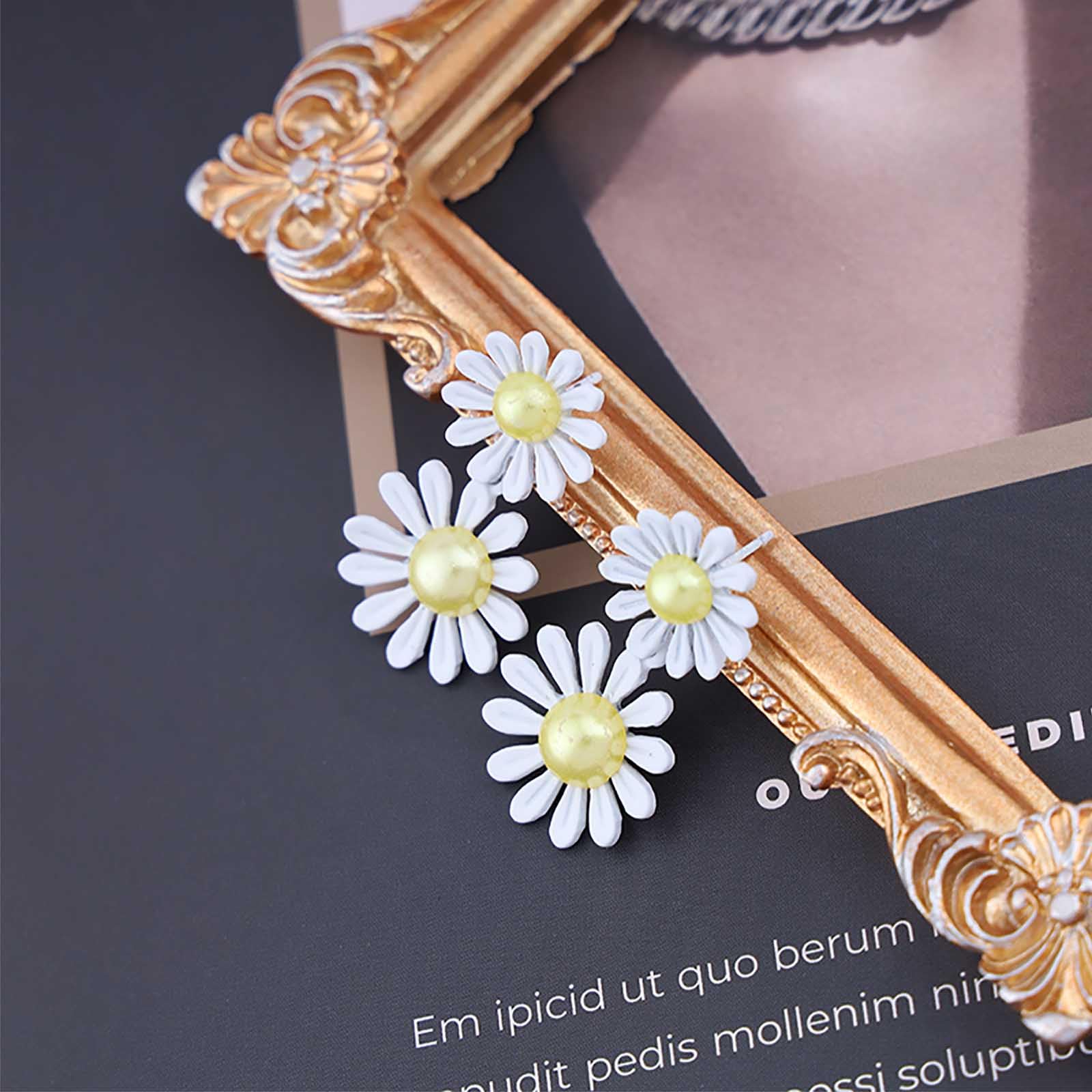 Sttiafay Vintage Resin Daisy Flower Earrings White Flower Stud Earrings Acrylic Daisy Dangle Earrings Boho Sunflower Flower Earrings Jewelry for Women and Girls