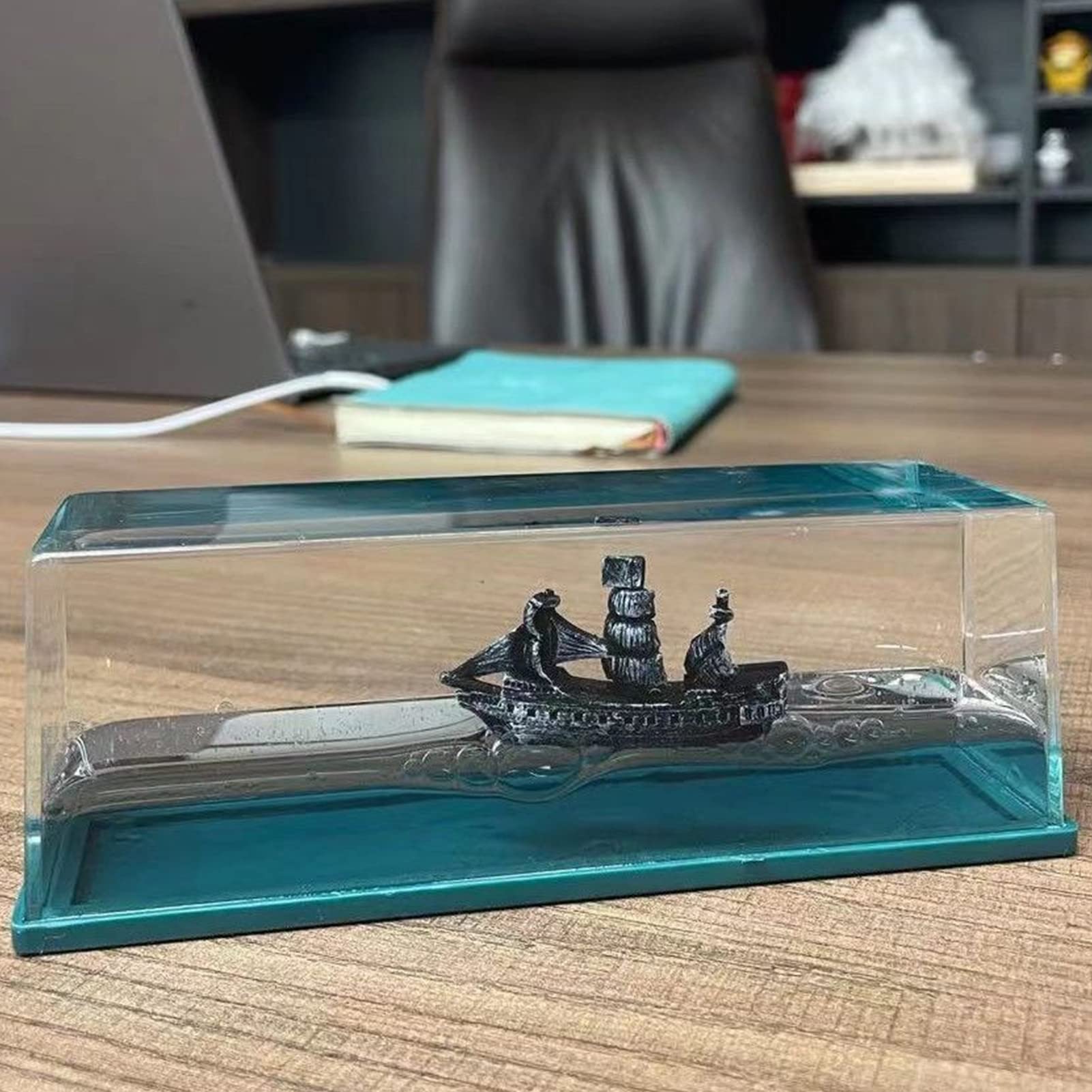 Littryee Cruise Ship Fluid Drift Bottle, 1/2PCS Unsinkable Acrylic Boat in Box, Titanic Cruise Ship Model Toys, Floating Black Pearl Boat Ornament, for Desktop, Car, Home Decor & Gifts