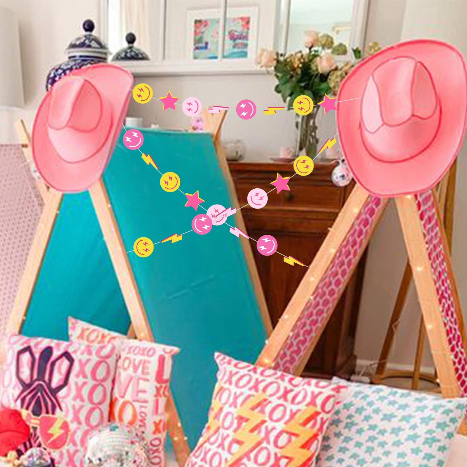 8PCS Preppy Party Decorations Preppy Room Decor Smiling Face Banners Preppy School Supplies Happy Face Banners Preppy Birthday Decorations for Girls Birthday Hot Pink Party Decorations