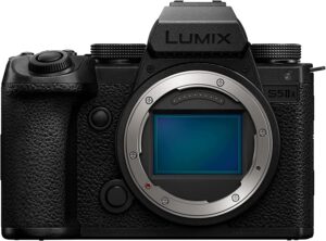 panasonic lumix s5iix mirrorless camera, 24.2mp full frame with phase hybrid af, new active i.s. technology, 5.8k pro-res, raw over hdmi, ip streaming - dc-s5m2xbody