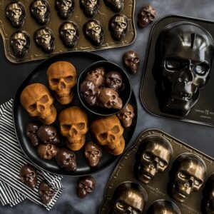 3D Skull Halloween Bakeware, Non-Stick Handmade 6 Grids Haunted Skull Cakelet Pan Creative Chocolate Jelly Fondant Cake Baking Mold Ice Cube Maker for Party Decor Gifts