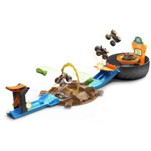 Hot Wheels Monster Trucks Stunt Tire Play Set Opens to Reveal Arena with Launcher, 1 1:64 Scale Car & 1 Monster Truck, Portable Toy Gift Set for Ages 4 to 8 Years Old, Black