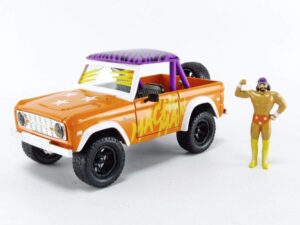 jada 1:24 diecast 1973 ford bronco with macho man figure