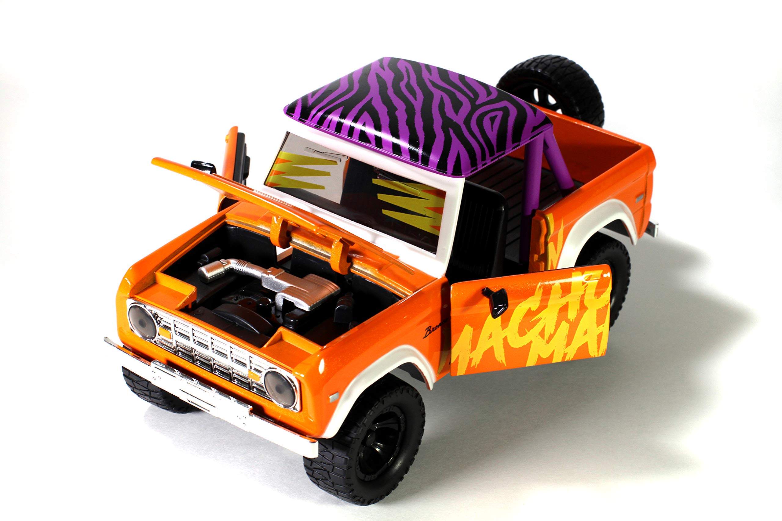 Jada 1:24 Diecast 1973 Ford Bronco with Macho Man Figure