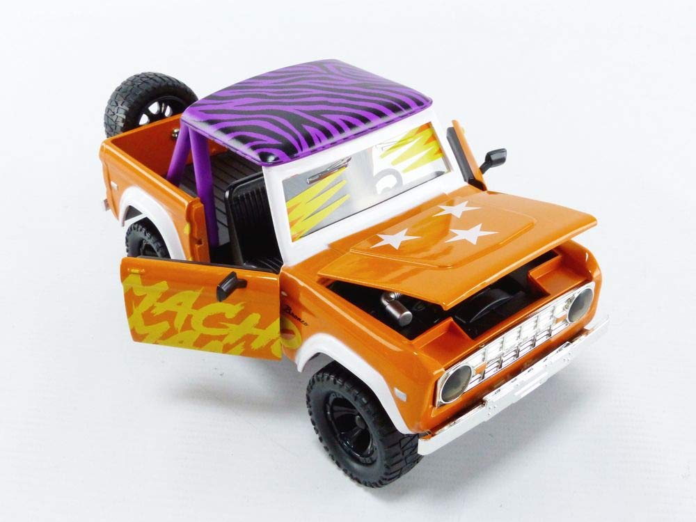 Jada 1:24 Diecast 1973 Ford Bronco with Macho Man Figure