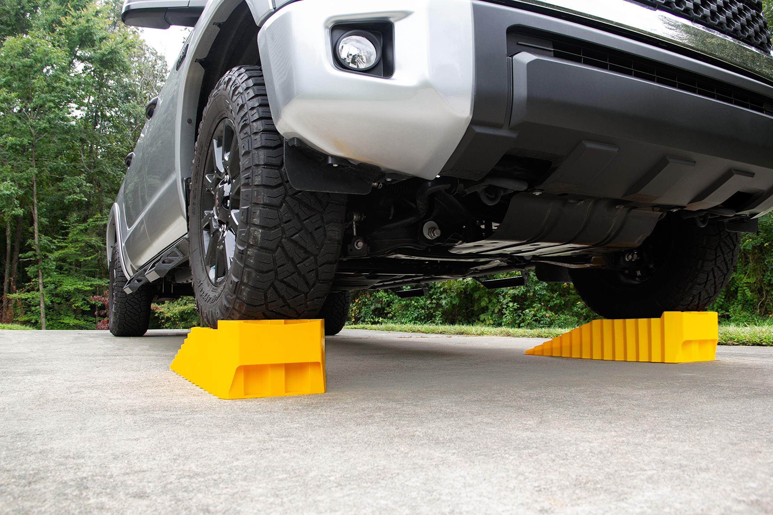 Camco 44559 Automotive Ramps, Set of Two - Provides Increased Ground Clearance for Easy Access to The Underside of Your Vehicle - for Use with Tires Up to 9-1/2-inches in Width