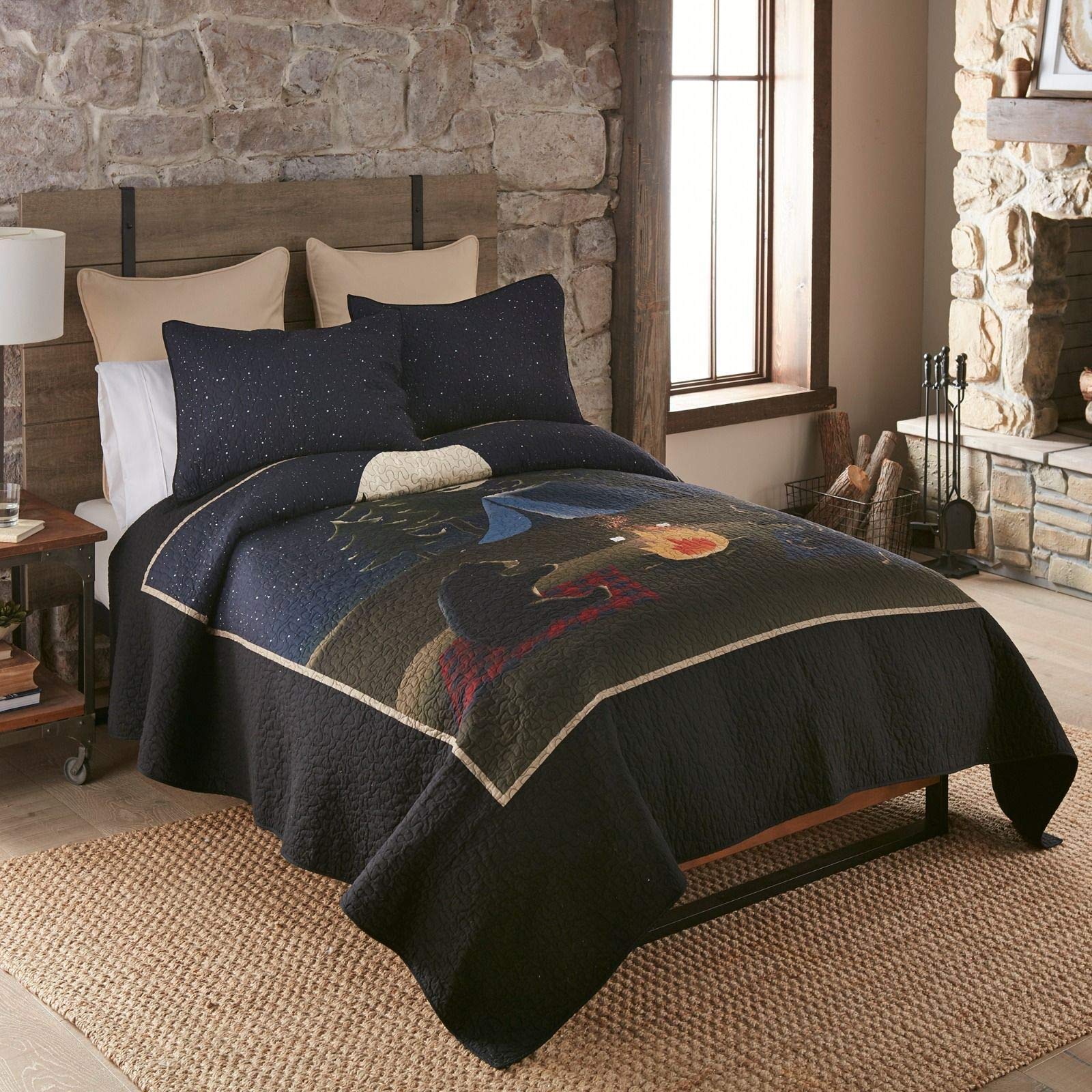 Donna Sharp Full/Queen Bedding Set - 3 Piece - Bear Campfire Lodge Quilt Set with Full/Queen Quilt and Standard Pillow Shams - Fits Queen Size and Full Size Beds - Machine Washable