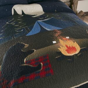 Donna Sharp Full/Queen Bedding Set - 3 Piece - Bear Campfire Lodge Quilt Set with Full/Queen Quilt and Standard Pillow Shams - Fits Queen Size and Full Size Beds - Machine Washable