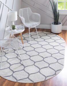 unique loom trellis frieze collection area rug - rounded (4' x 6' oval, ivory/ gray)