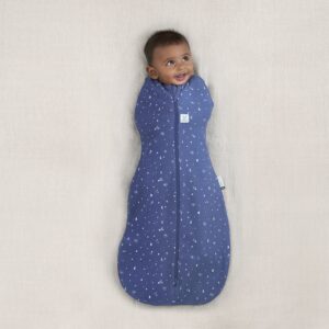 ergoPouch 1 tog Baby Sleep Sack 3-6 Months - Baby Sleeping Sack for Warm & Cozy Nights - Cocoon Swaddle Sack Baby Keeps Calm & Relaxed (Night Sky)