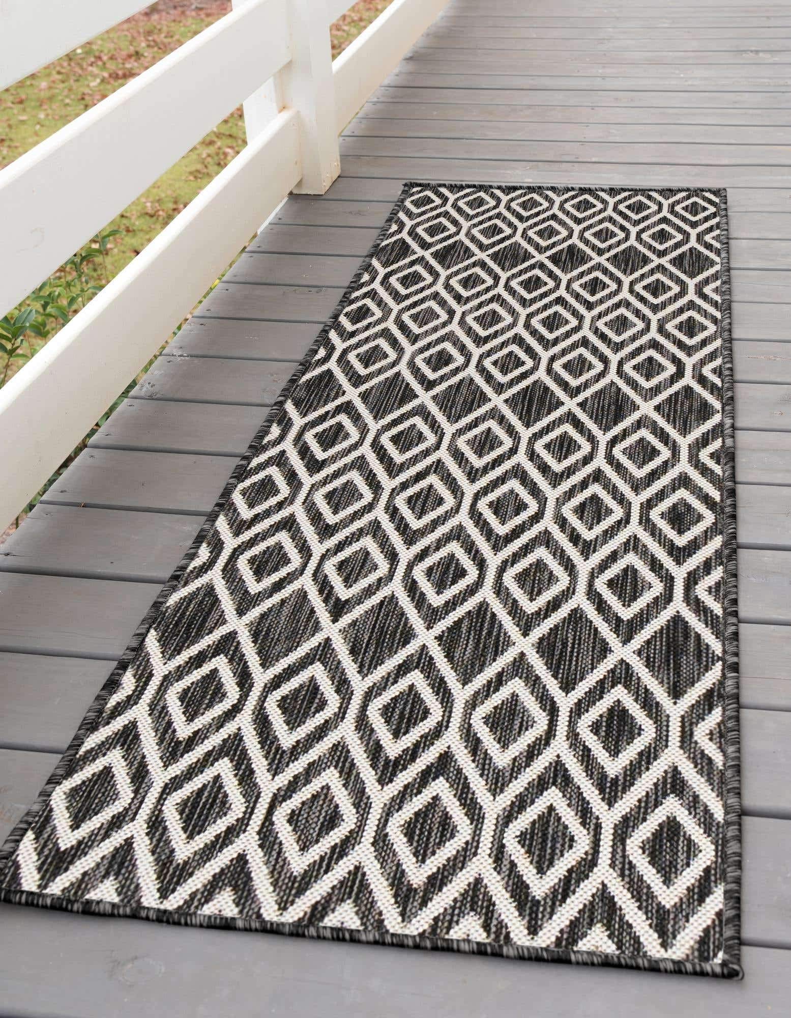 Jill Zarin Outdoor Collection Area Rug - Turks and Caicos (2' x 6' Runner Charcoal Gray/Ivory)