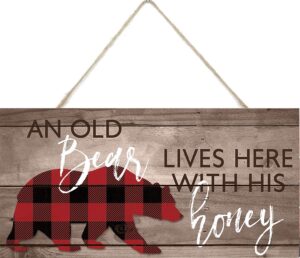 powermaz an old bear lives here with his honey wooden plank sign plaque home decor art gifts 5 x 10 inches(bw747)