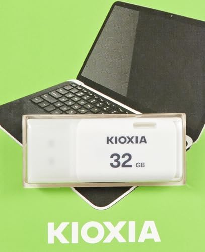 Kioxia USB Flash Drive 32 GB USB 2.0 TransMemory U202 LU202W032GG4 White