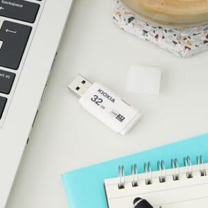 KIOXIA 32GB TransMemory U301 USB 3.2 Flash Drive, White