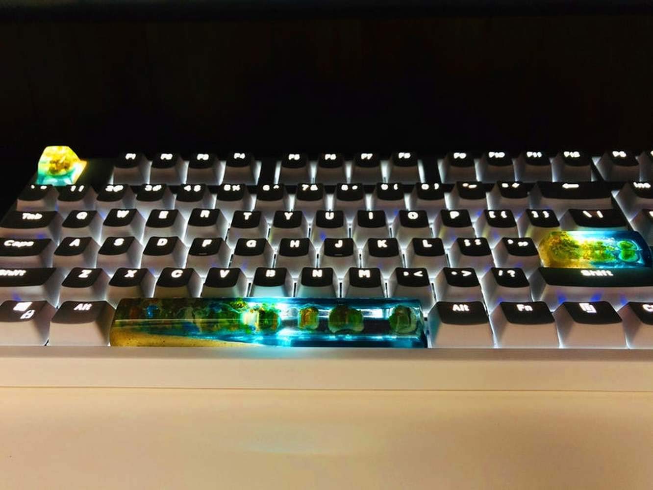 Handmade SA Profile 6.25u Spacebar Backlit Resin Keycap 2.25x Enter R1/ESC Translucent Keyset Hawaii Beach Switch for Cherry RGB MX Mechanical Gaming Keyboards (6.25u Spacebar(1 pcs))