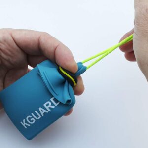 KGUARD waterproof and watertight key pouch designed for Water Sports (Surf, SUP, Windsurf, Kitesurf, Wingfoil…). For your electronic car key. IPX8 certified. DRY and COMFORTABLE.