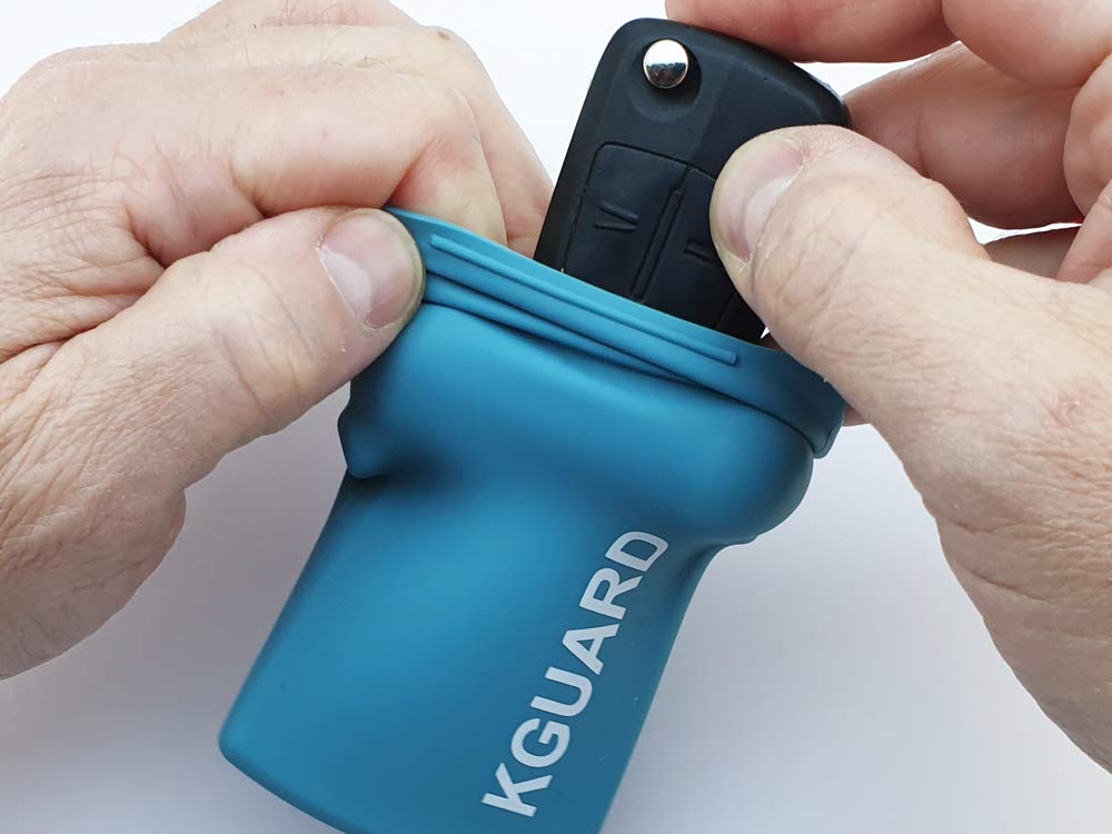 KGUARD waterproof and watertight key pouch designed for Water Sports (Surf, SUP, Windsurf, Kitesurf, Wingfoil…). For your electronic car key. IPX8 certified. DRY and COMFORTABLE.