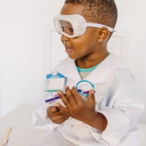 Melissa & Doug Scientist Role Play Costume Set (X pcs) - Lab Coat, Goggles, 6 Experiments