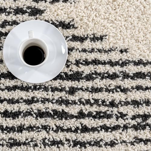 nuLOOM Bria Moroccan Shag Tasseled Area Rug - 2x3 Accent Shag Rug Modern/Contemporary Off-White/Charcoal Rugs for Living Room Bedroom Dining Room Nursery Entryway