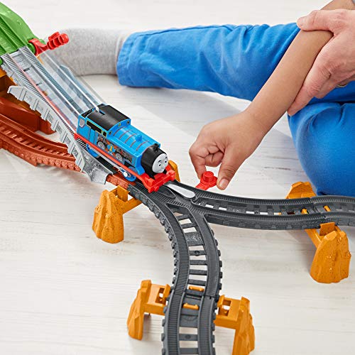 Thomas & Friends Walking Bridge train set, playset with motorized train for preschoolers ages 3 and older