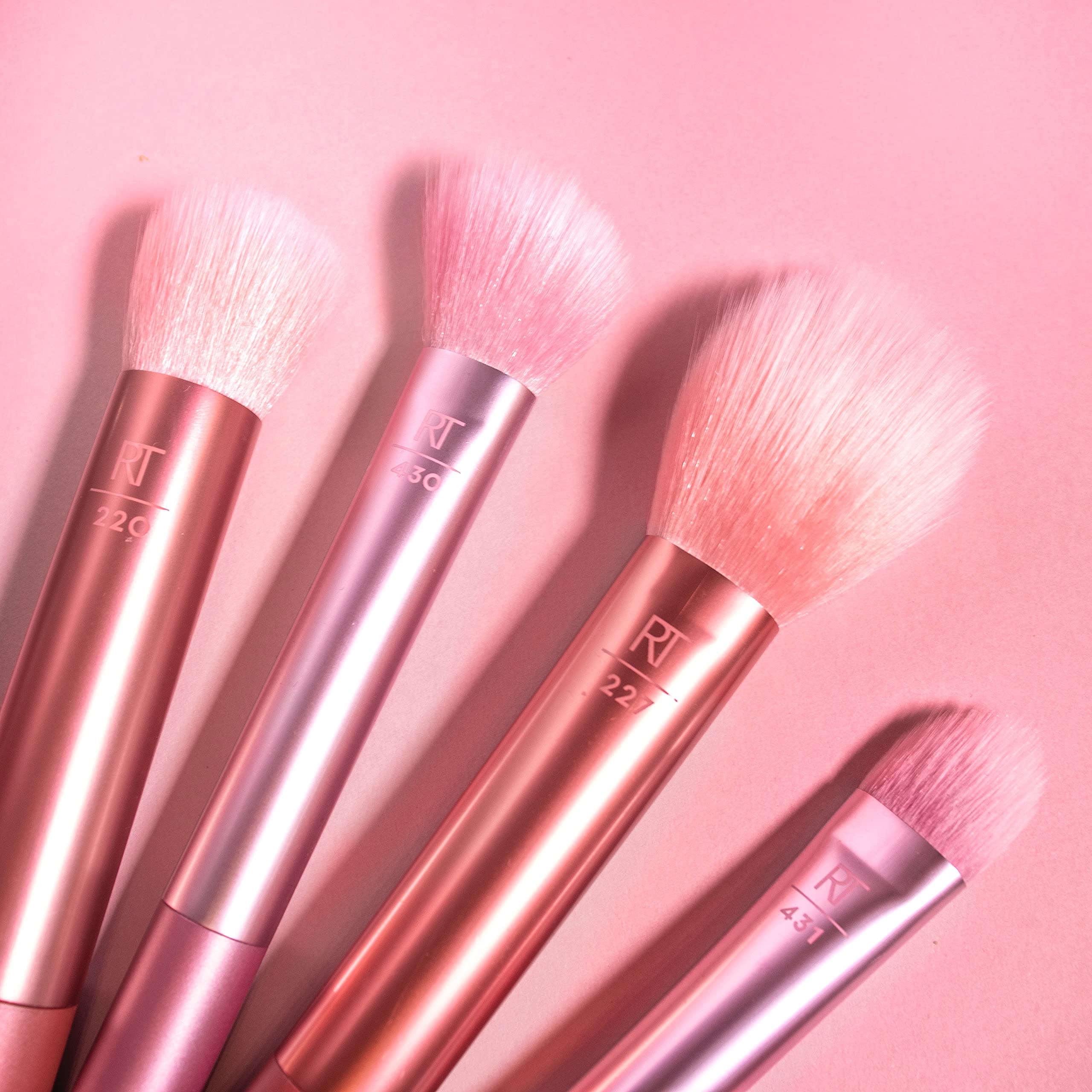 Real Techniques Light Layer Highlighter Makeup Brush, For Cream & Powder Highlighter, Controlled, Long Lasting Coverage, Tri Layer Cruelty Free Bristles, Pink, 1 Count