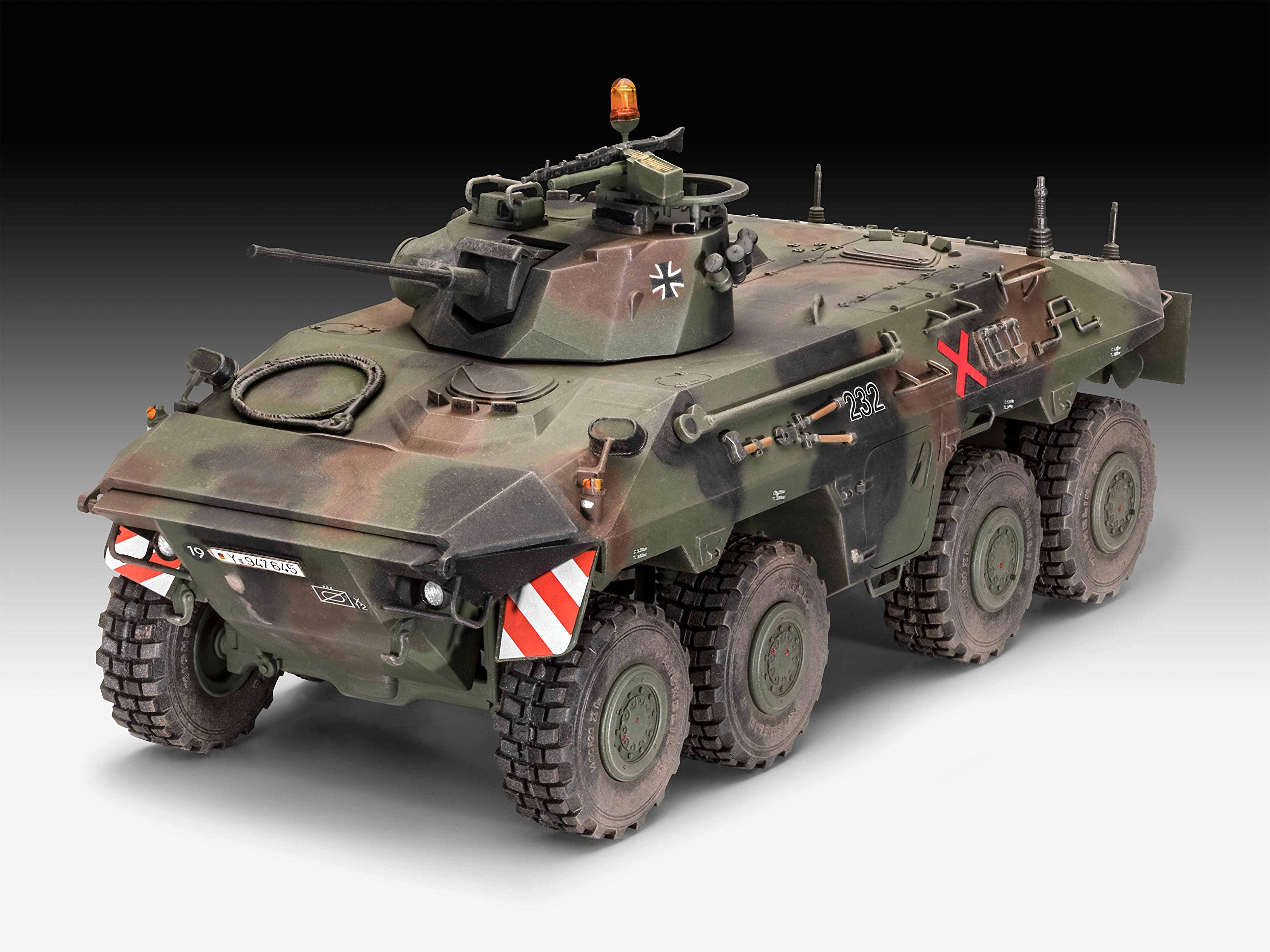 Revell RV03321 03321 SpPz2 Luchs Tank Plastic Model kit 1:32 Scale & 3D Puzzle Diorama, Unpainted